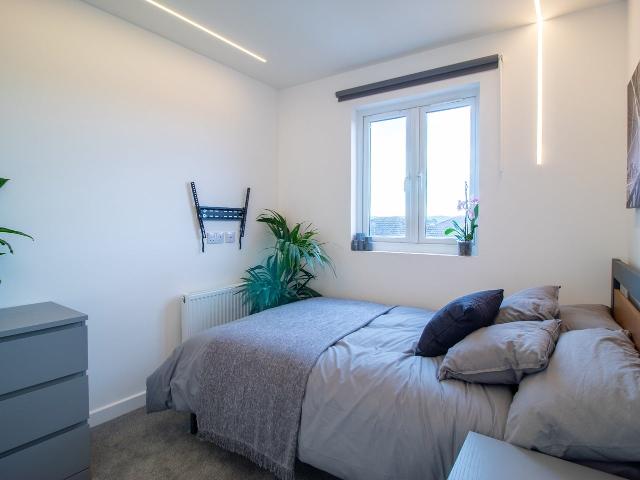 Room at Desborough Road, Eastleigh
