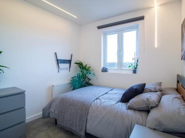 Room at Desborough Road, Eastleigh