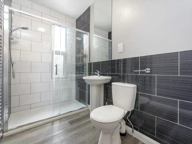 Room at Desborough Road, High Wycombe