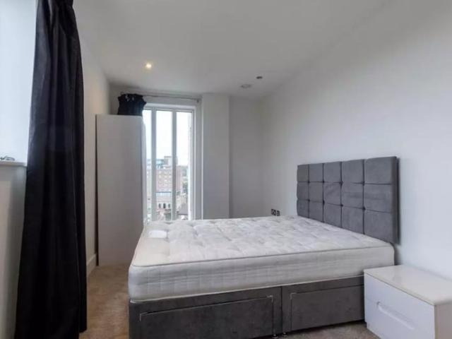 Room at Deptford Bridge, Greater London