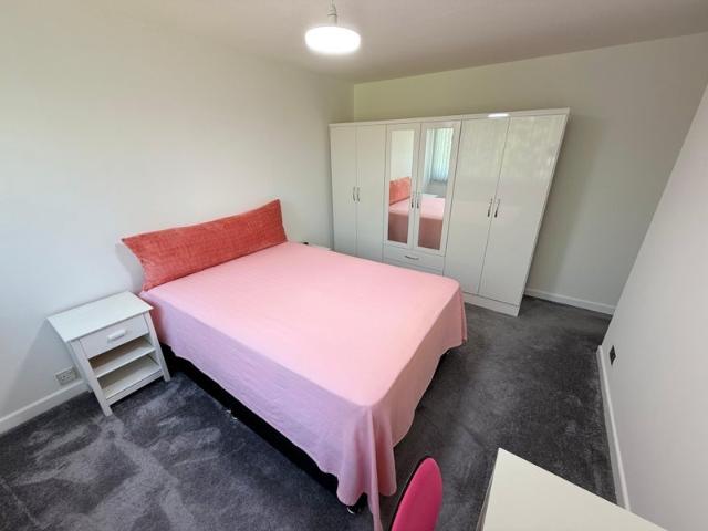 Room at Deptford Crescent, Nottingham