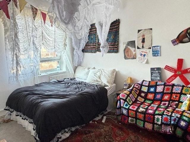 Room at Deptford Strand, Greater London