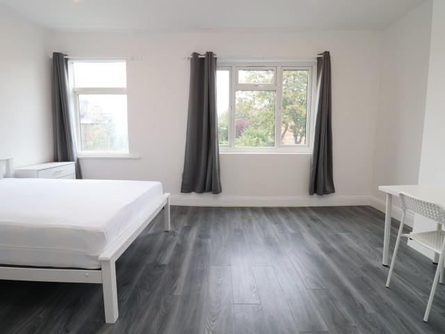 Room at Deronda Road, Greater London
