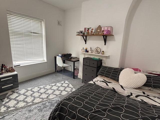 Room at Deramore Street, Manchester