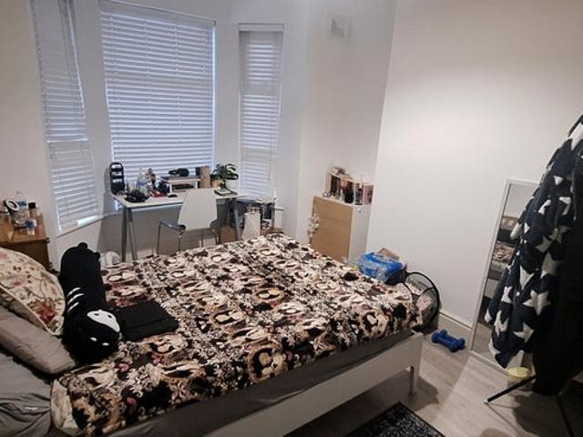 Room at Deramore Street, Manchester