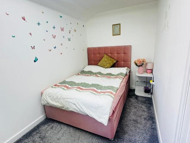 Room at Derby Road, Maidstone
