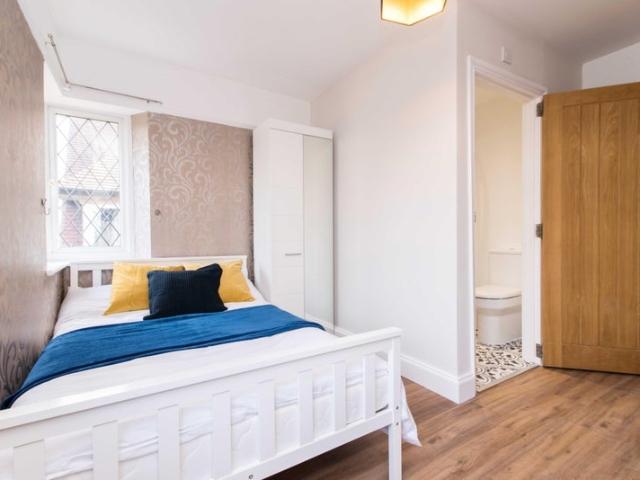 Room at Derby Road, Nottingham