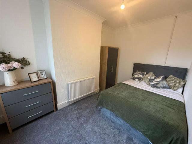 Room at Derby Street, Mansfield
