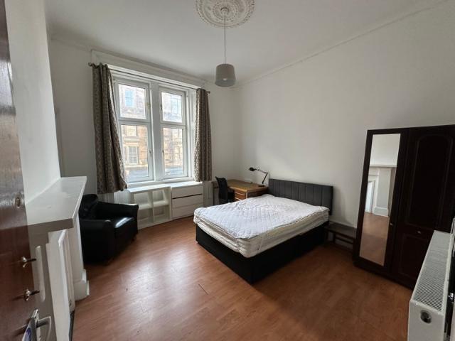 Room at Derby Terrace Lane, Glasgow