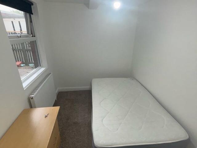 Room at Derwentwater Terrace, Leeds