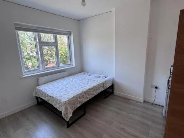 Room at Devonshire Hill Lane, Greater London