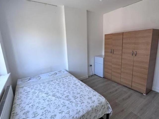 Room at Devonshire Hill Lane, Greater London