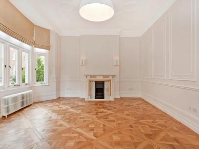 Room at Devonshire Place, City of Westminster