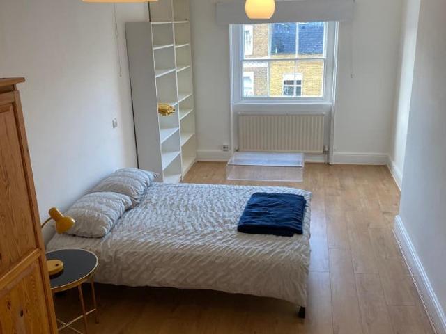 Room at Devonshire Place, City of Westminster