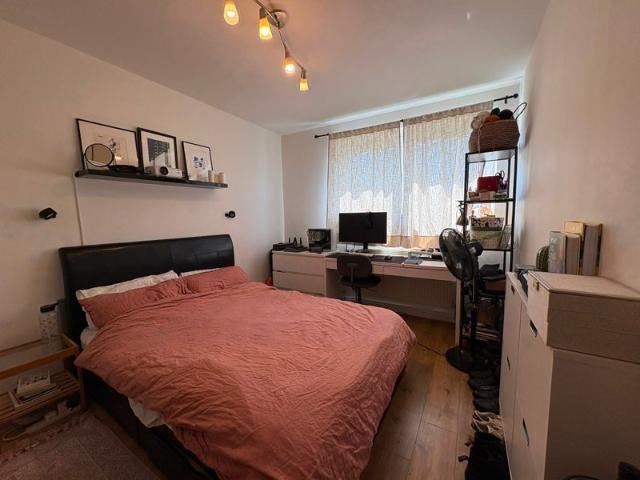 Room at Deverell Street, Greater London