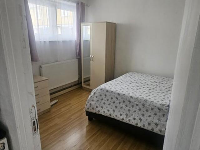 Room at Deverell Street, Greater London