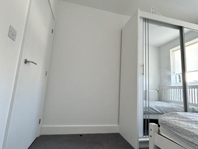 Room at Deverell Street, Greater London