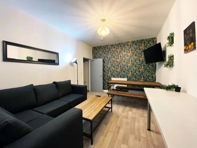 Room at Dexter Street, Derby