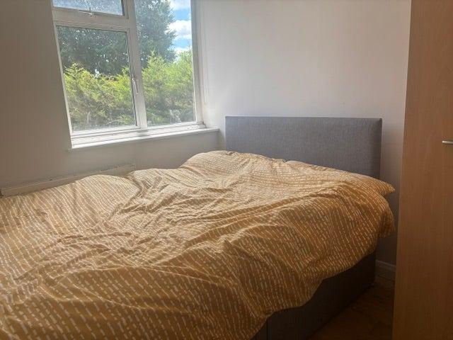 Room at Dickens Street, Greater London