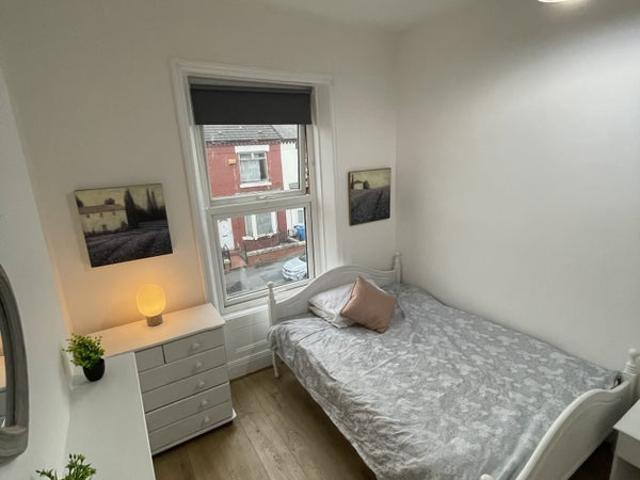 Room at Dial Street, Liverpool
