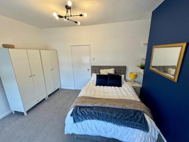 Room at Dib Lane, Leeds