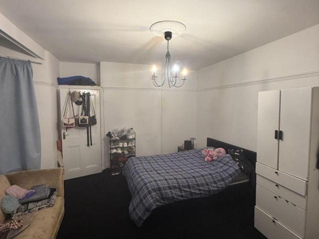 Room at Dinart Street, Glasgow