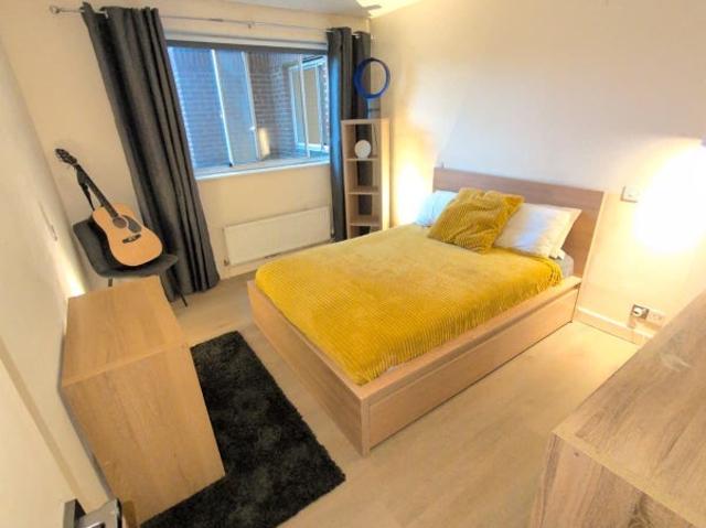 Room at Dingwall Road, Greater London