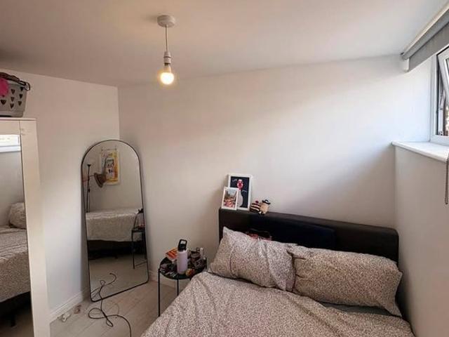 Room at Dingley Lane, Greater London