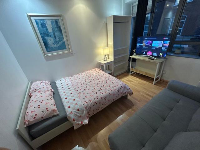Room at Dingley Road, Greater London