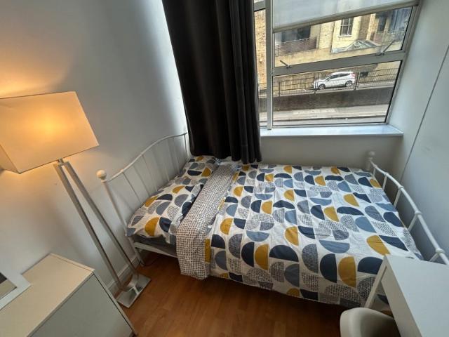 Room at Dingley Road, Greater London
