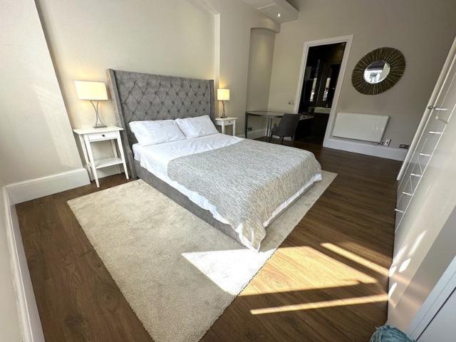 Room at Dingley Road, Greater London