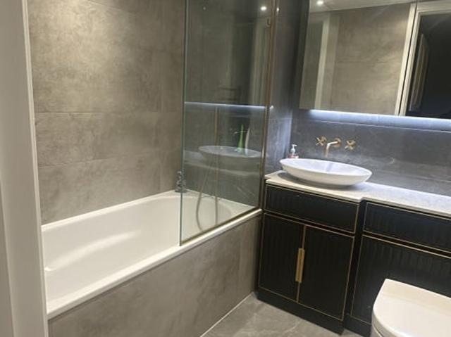 Room at Dingley Road, Greater London