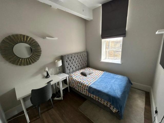 Room at Dingley Road, Greater London