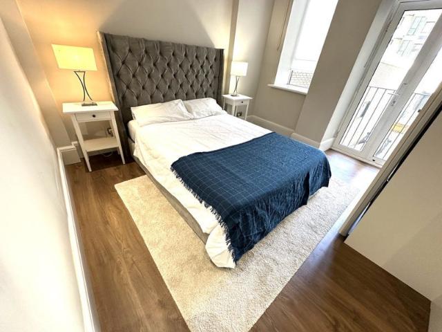 Room at Dingley Road, Greater London