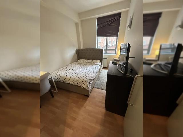 Room at Dingley Road, Greater London