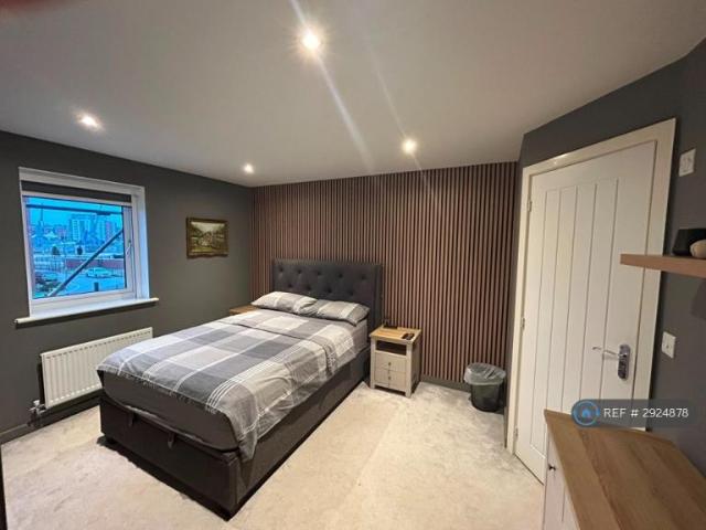 Room at Discovery Avenue, Ipswich