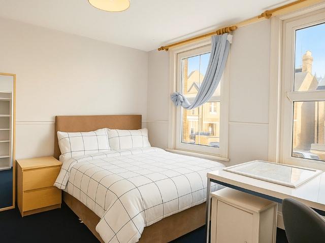 Room at Divinity Road, Oxford
