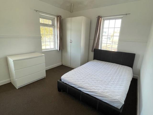 Room at Dixon Avenue, Chelmsford
