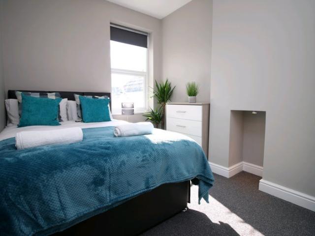 Room at Dogfield Street, Cardiff