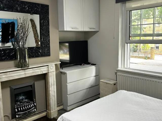 Room at Doddington Grove, Greater London