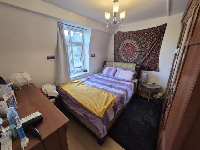 Room at Doddington Grove, Greater London