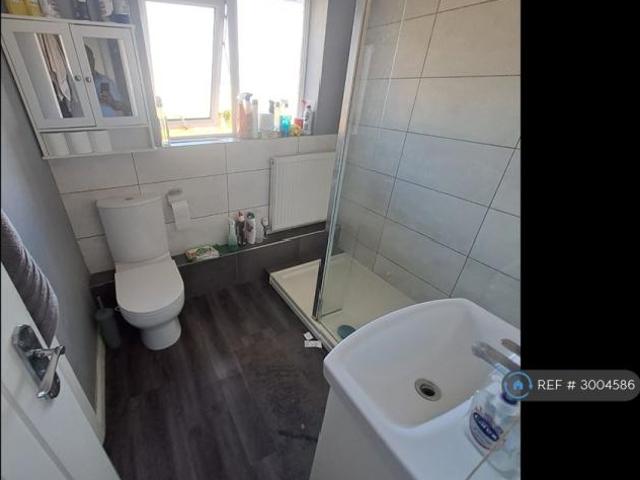 Room at Doddington Road, Wellingborough