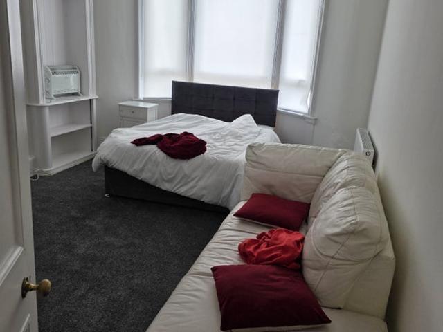 Room at Dodside Street, Glasgow
