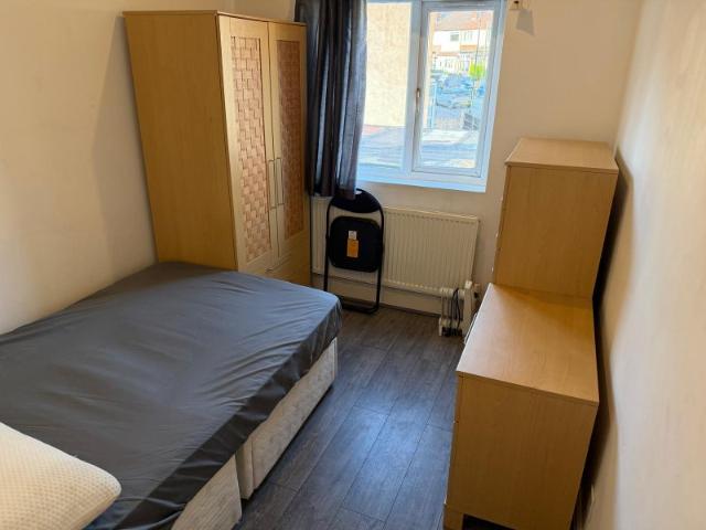 Room at Doidge Road, Birmingham