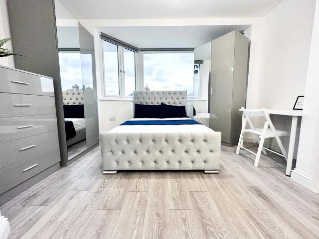Room at Dollis Hill Avenue, Greater London