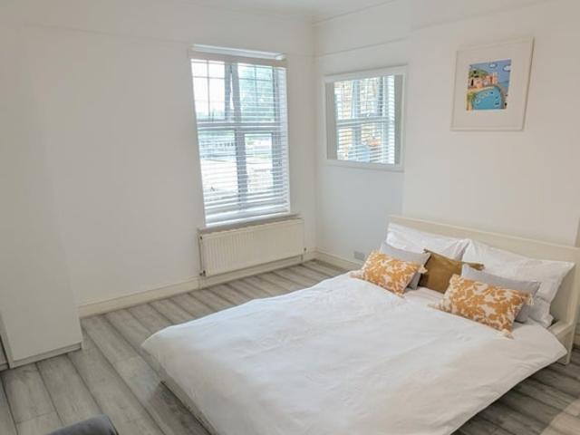 Room at Dolphin Road, Slough