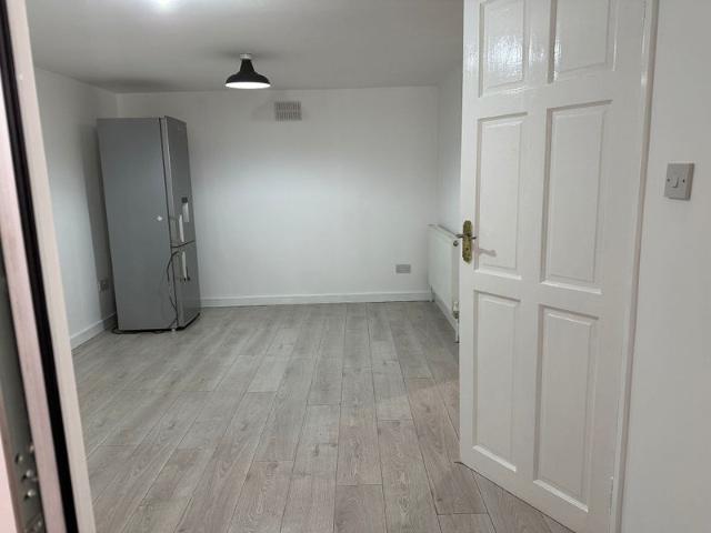 Room at Donald Woods Gardens, Greater London