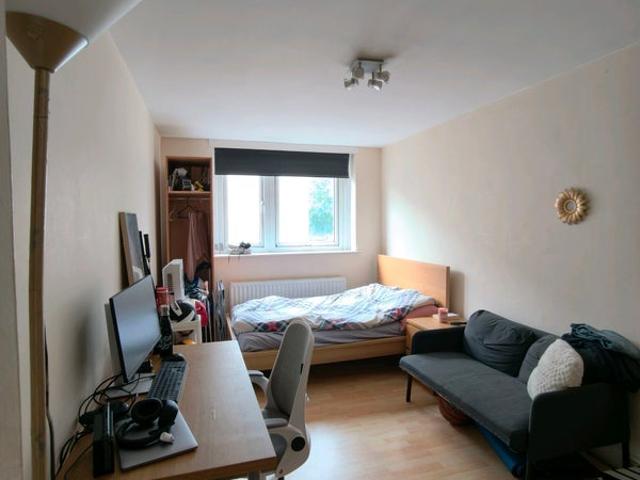 Room at Donegal Street, Greater London