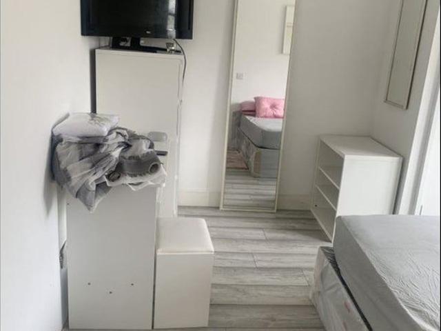 Room at Dora Way, Greater London