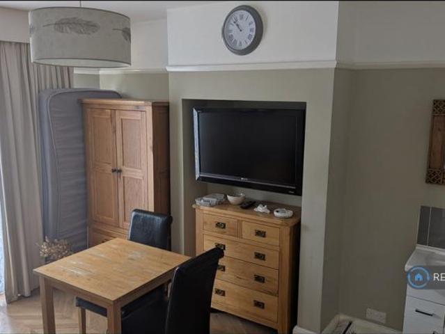 Room at Dorchester Avenue, Greater London